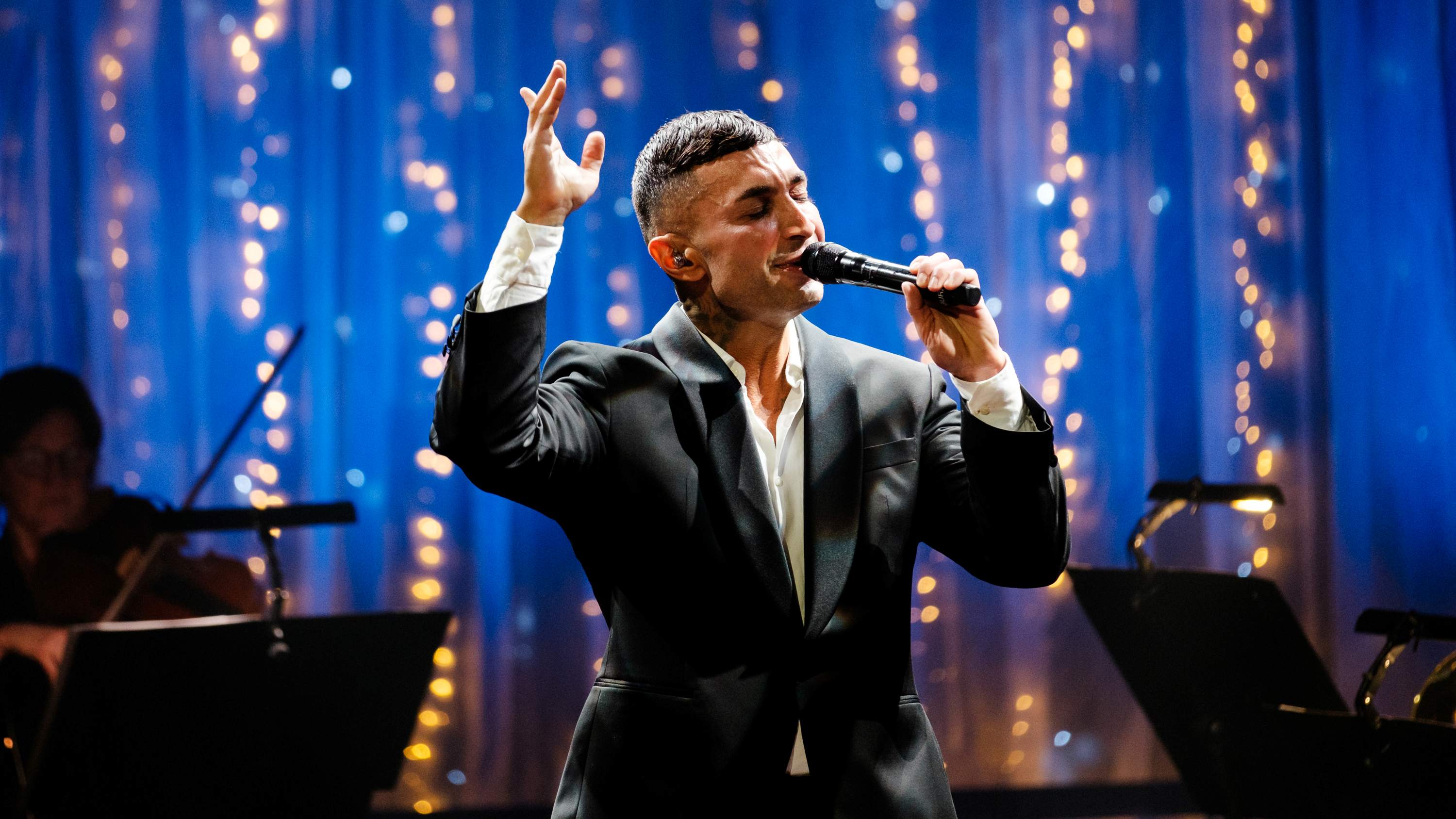 Burhan G og Danmarks Underholdningsorkester l Juleshowet | DR Koncerthuset | Køb billet nu